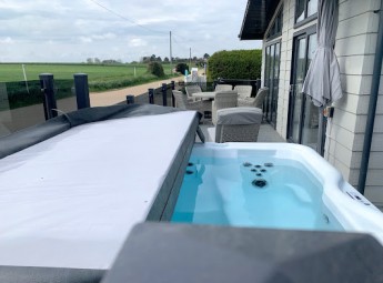 Photos of the Field View No.14 from Mundesley Holiday Village